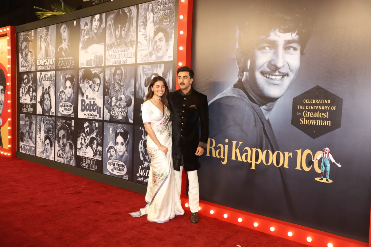 Raj Kapoor Birth Anniversary: शुरू हुआ फिल्म फेस्टिवल, Ranbir Kapoor की मूछों ने जीता दिल ...